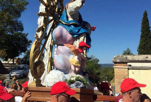 Alviano, oltre 100 portantini al corteo dell’Assunta / LE FOTO | Terni Life