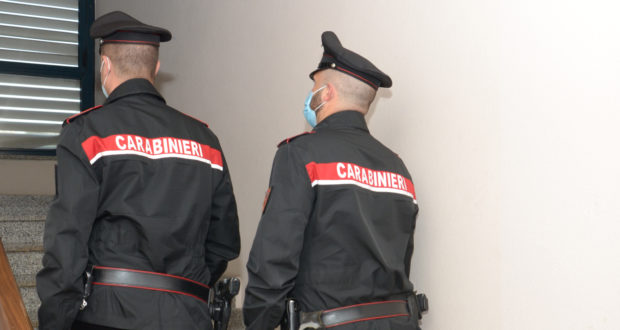 Non può avvicinarsi all’ex compagna ma lui va a casa sua e le stacca la ... Non può avvicinarsi all’ex compagna ma lui va a casa sua e le stacca la ...