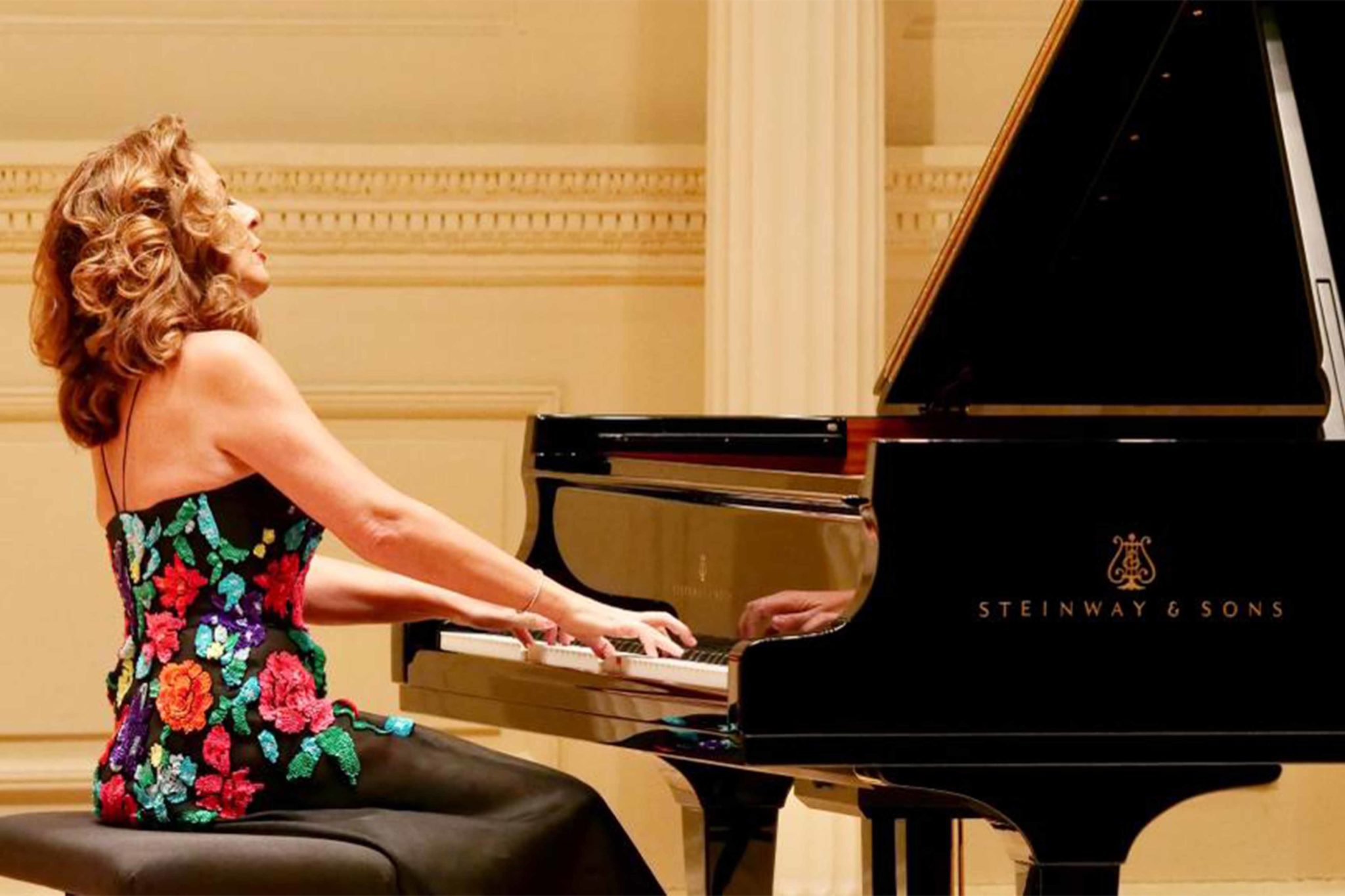 Cristiana Pegoraro incanta la Carnegie Hall e porta San Valentino in ...