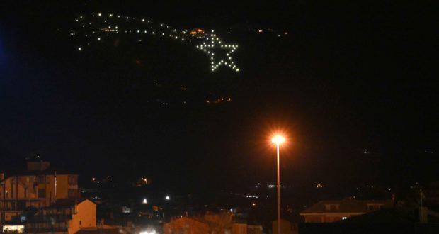 Accesa la Stella di Miranda: Terni inaugura le festività natalizie ...